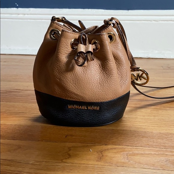 Michael Kors | Bags | Michael Kors Small Bucket Bag | Poshmark